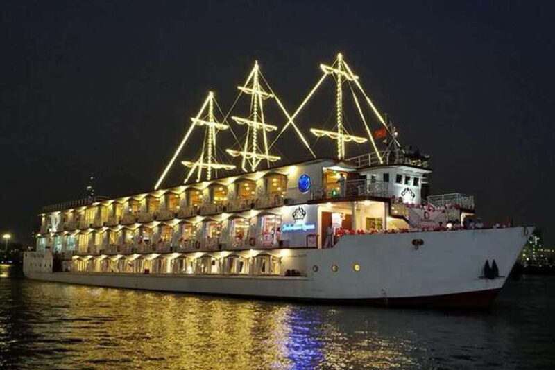 Saigon: Private table on board in a Luxury Cruise - Key Points