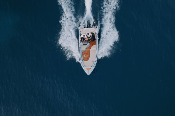 Santorini Rent a Boat - License free - Key Points