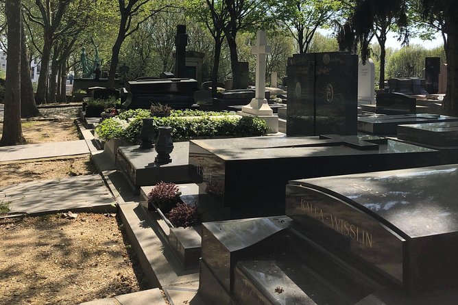 Semi-Private Père Lachaise Cemetery Tour - Key Points