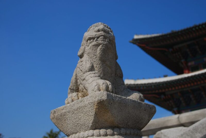 Seoul: Gyeongbok Palace, Bukchon Village, and Gwangjang Tour - Key Points