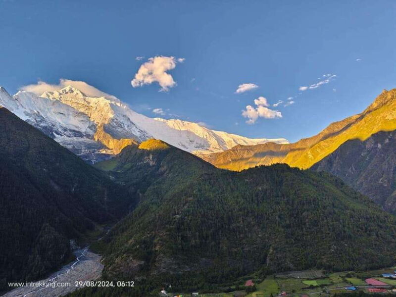 Short Annapurna Circuit Trek 09 Days . - Key Points