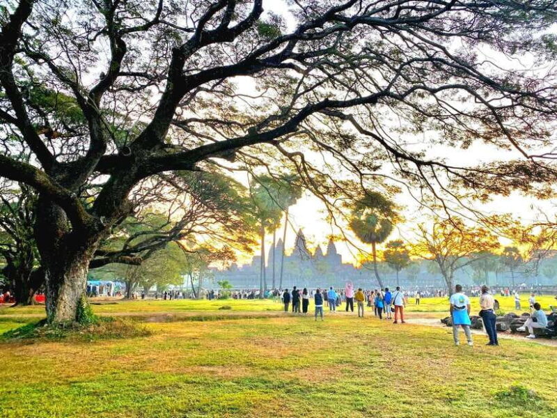 Siem Reap: Angkor Wat Sunrise Tour With Small Group - Key Points