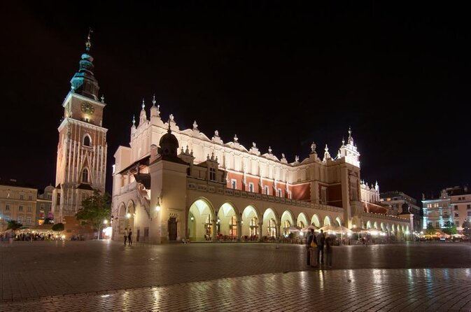 Solve the mystery and explore hidden Kraków - Solve the Mystery and Explore Hidden Kraków: An Unusual Way to Discover the City