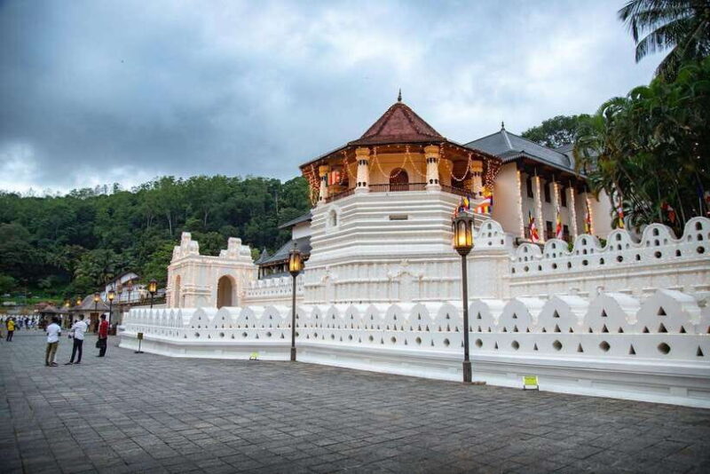 Sri Lanka 4-Day Private Tour: From lion rock- Sacred Temples - Key Points