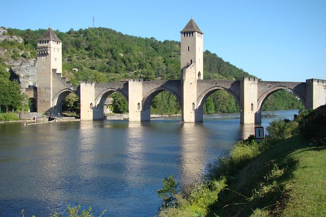 St Cirq LaPopie and Pech Merle Cavern Tour from Toulouse - Discovering the Charm of the Midi-Pyrenees: St Cirq LaPopie and Pech Merle Cavern Tour from Toulouse