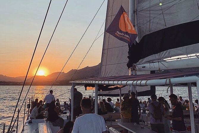 Sunset in Valencia from the Catamaran Mundo Marino - Key Points