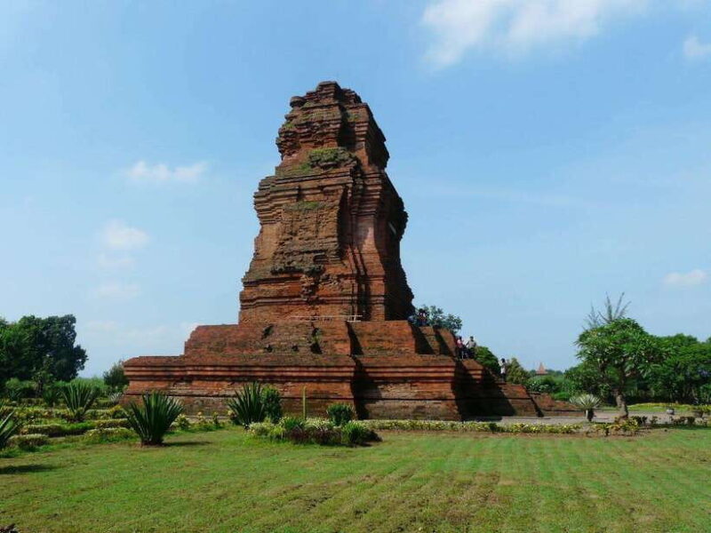 SURABAYA SHORE TOURS : TROWULAN AND SURABAYA SIGHT SEEING - Key Points