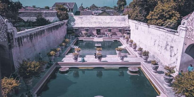 Taman sari water castle, sultan palace & local food tasting - Key Points