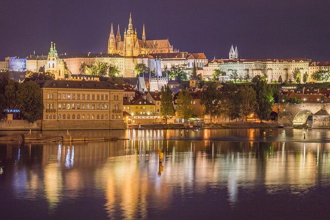 Transfer from Cesky Krumlov to Prague: Private daytrip with 2h for sightseeing - Key Points