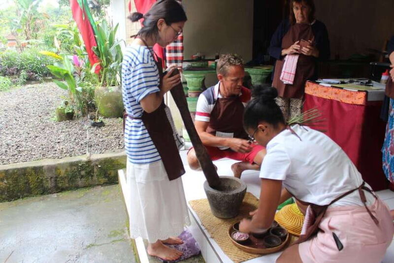 Ubud : Vegetarian & Vegan cooking class with market visit - Key Points