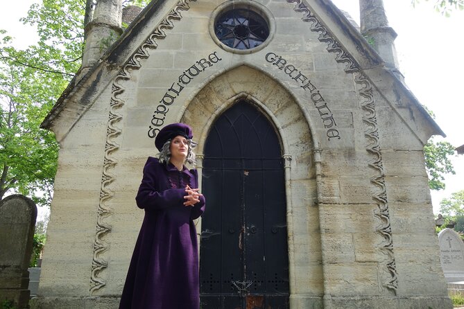 Unusual 2-hour guided tour of the Père Lachaise cemetery - Introduction