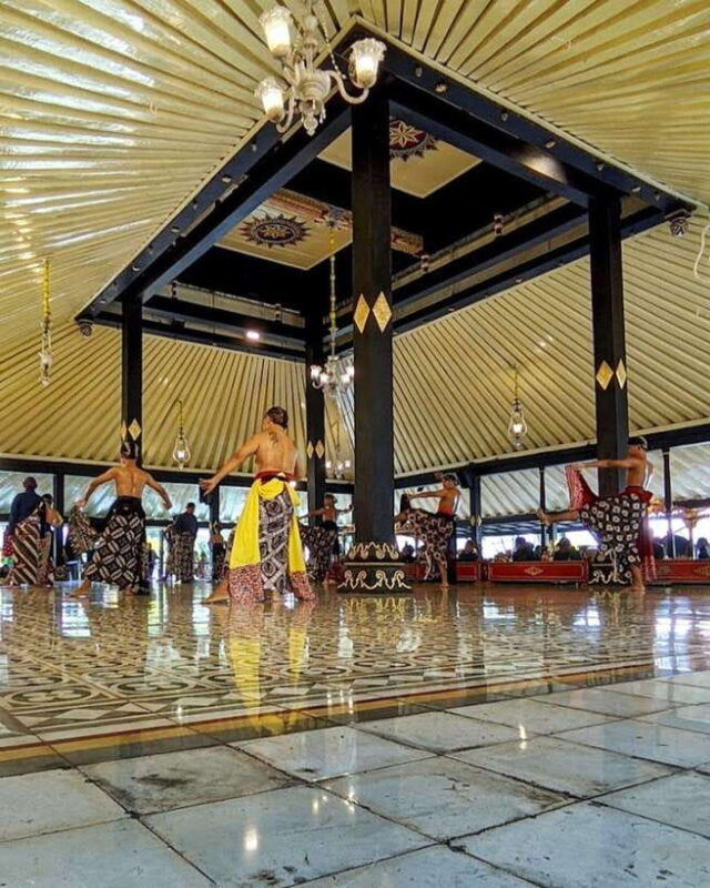 Yogyakarta: Sultan Palace, Water Castle & Mount Merapi Tour - Key Points