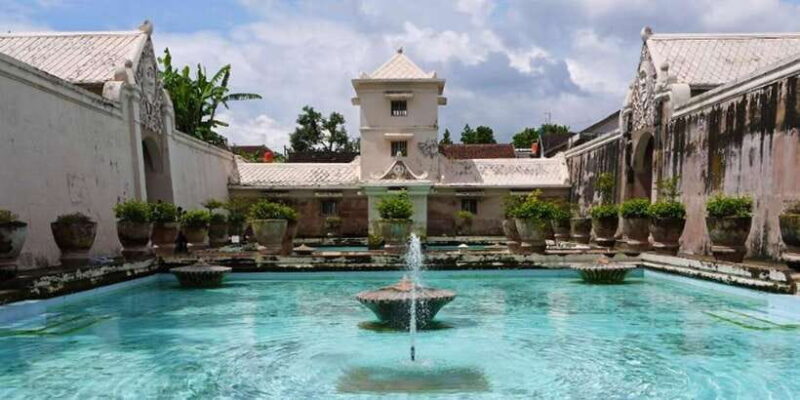 Yogyakarta: Sultan's Palace and Water Castle Walking Tour - An In-Depth Look at the Tour Itinerary