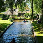 1 Hour Luxury Private Closed Boat Tour with Local Guide - Who Should Consider This Tour?