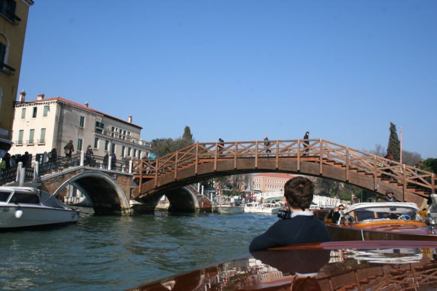 1-Hour Motor Boat Ride on Grand Canal - Detailed Breakdown of the Itinerary