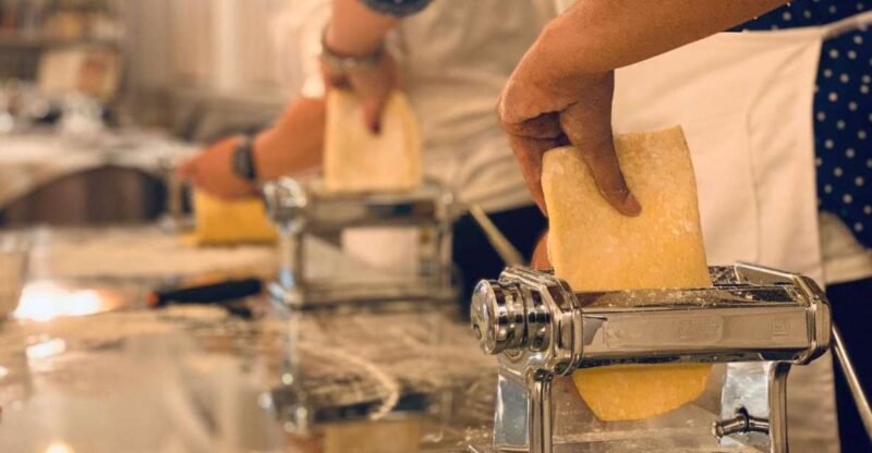 Florence: Pasta & Tiramisu Cooking Class with Unlimited Wine - What Makes This Cooking Class Unique?