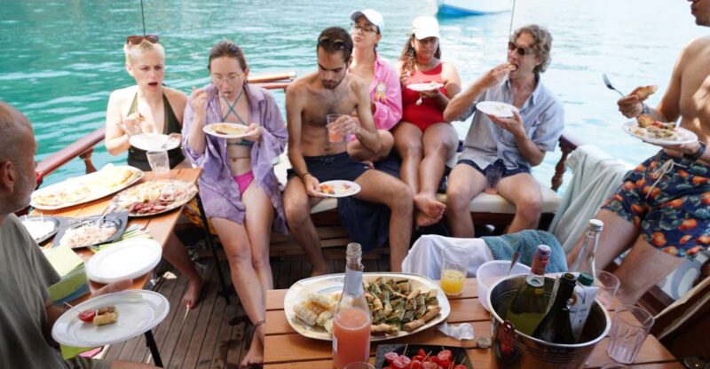 From La Spezia: Cinque Terre Boat Tour with Lunch and Wine