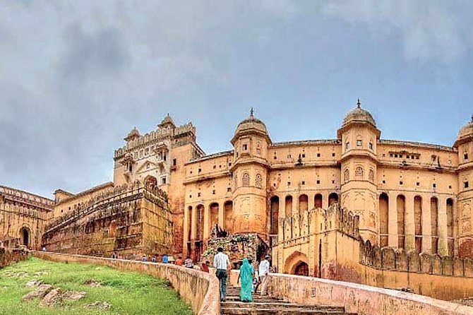 7 Days Golden Triangle Delhi,agra, Jaipur - The Value Proposition: Is It Worth It?
