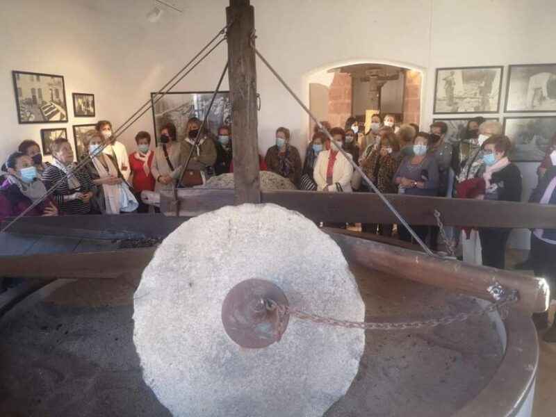 Baeza: Oil Tourism at Hacienda La Laguna - Exploring the Hacienda La Laguna Experience