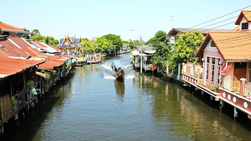 Bangkok : Private Canals Tour & 2 Temple with Hotel Pick Up - Visiting Pak Nam Phasi Charoen Temple