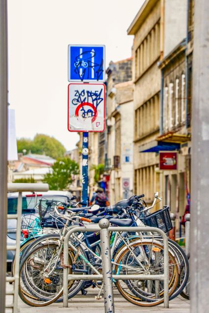 Bordeaux: Express Walk with a Local in 60 minutes - Exploring the Key Stops
