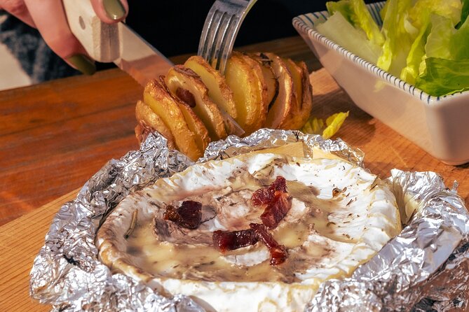 Camembert in Banyuls - Summary and Who Should Book
