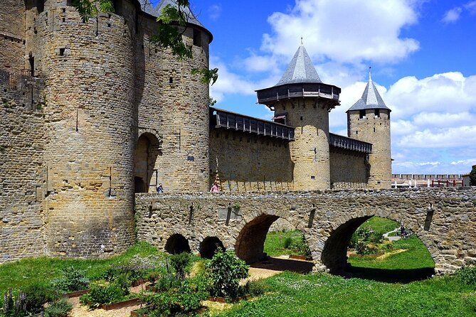 Carcassonne: Secrets of the Castle's Defense Self-Guided Tour - Exploring the Itinerary: What to Expect