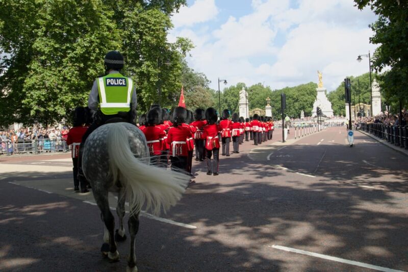 Changing of the Guard & Royal Food Tour with 10+ Tastings - What You Can Expect from the Tour