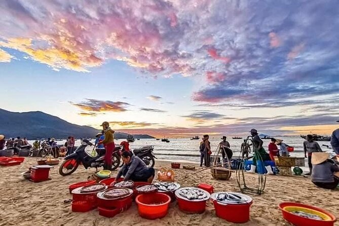 Da Nang Fully Local Experience with Friendly Females Riders - The Food and Sunset Experience