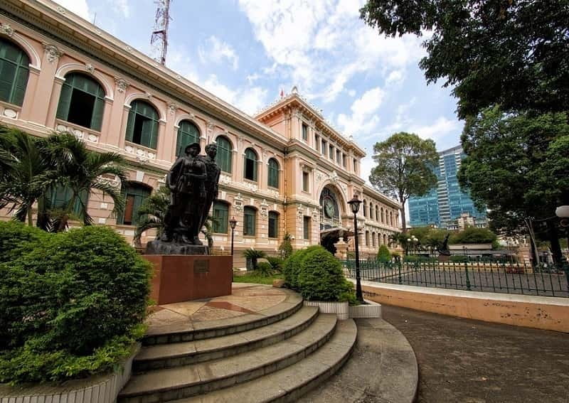 Daily Small Group Tour to Saigon City and Cu Chi Tunnels - Lunch and Local Flavors