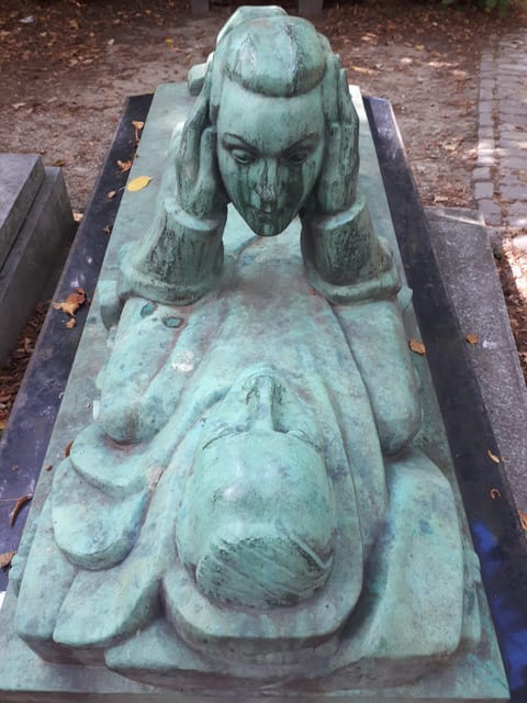 Discover the Living Beauty of Père-Lachaise - The Natural Side of Père-Lachaise