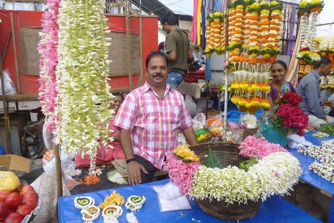 Explore the New colorful places in Mumbai Market Tour - Experience Quality and Group Dynamics