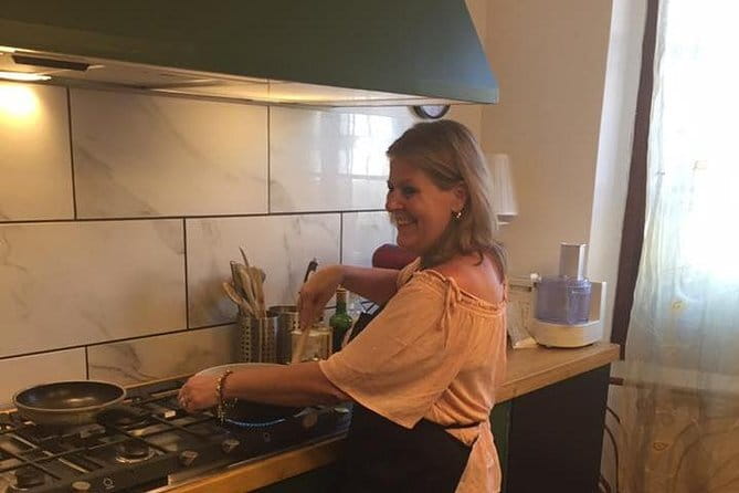 Express Pasta-Making Lesson with Gourmet Dinner - Who Should Consider This Tour?