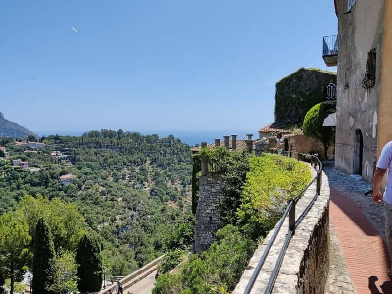 Èze: Walking Tour with a Local Guide - Exploring Characterful Stops