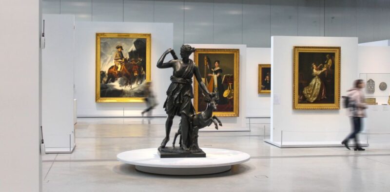 Family Tour of Paris Old Town and Grévin Museum - A Closer Look at the Itinerary