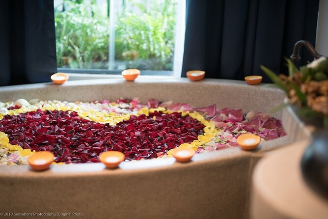 Four Hand Relaxing Oil Massage - The Setting and Atmosphere