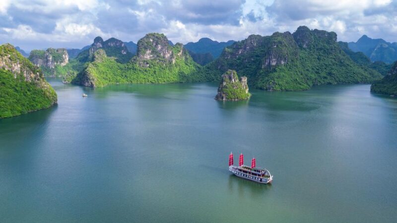 From Hanoi: Luxury Private Traditional Junk Boat - The Cruise: A Melodic Blend of Scenery and Culture