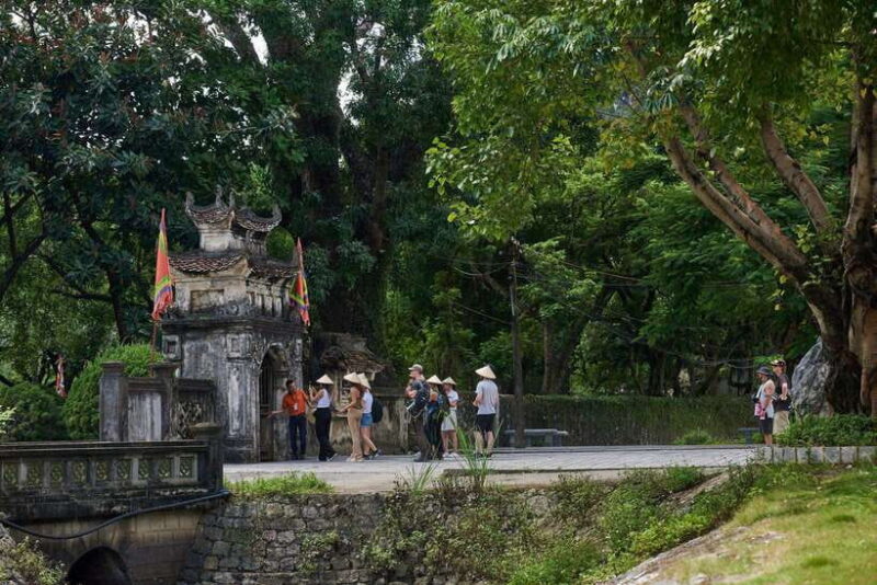 From Hanoi: Trang An, Hoa Lu & Mua Cave Full-Day Luxury Tour - Transportation and Group Size