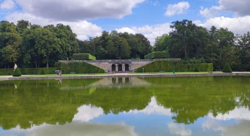 From Paris: "le Grand Noël Vaux le Vicomte & Fontainebleau" - Why This Tour Works Well