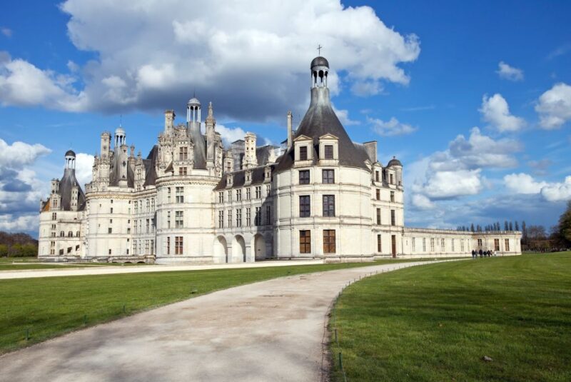 From Paris: Mont St Michel and Loire Valley 2 Day Tour - What Makes This Tour Stand Out?