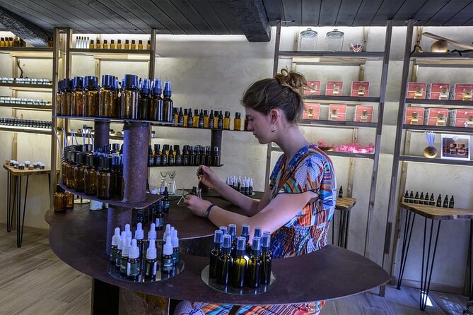 Grasse: 100% natural perfume creation workshop - Authenticity and Ethical Sourcing
