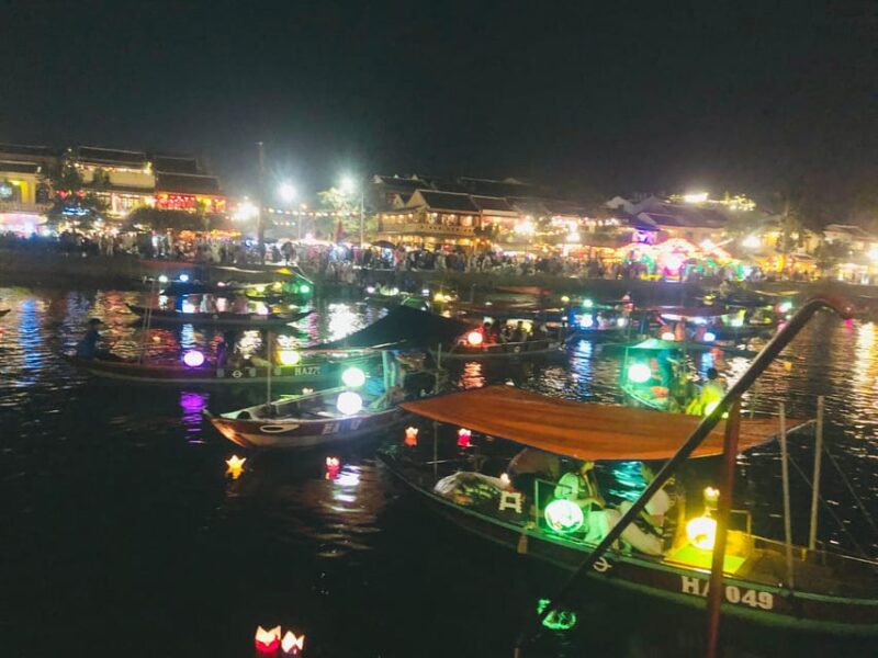 Hoi An: Hoai River Boat Trip by Night and Floating Lantern - An In-Depth Look at the Experience