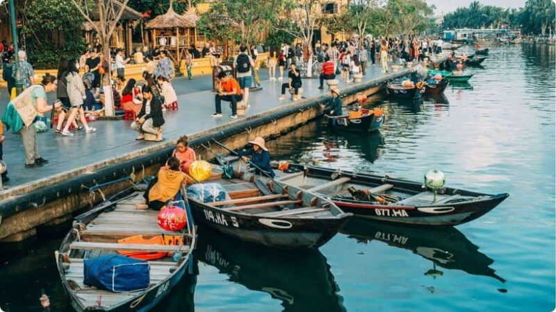 Hoi An: Hoai River Boat Trip by Night with Release Lantern - What Makes This Tour Stand Out