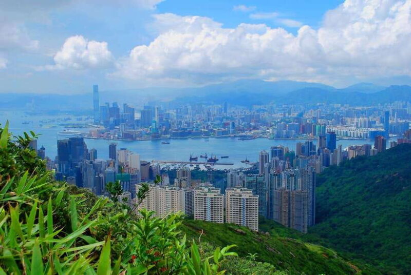 Hong Kong Must-See attractions Walking Tour With A Guide - A Detailed Breakdown of the Itinerary