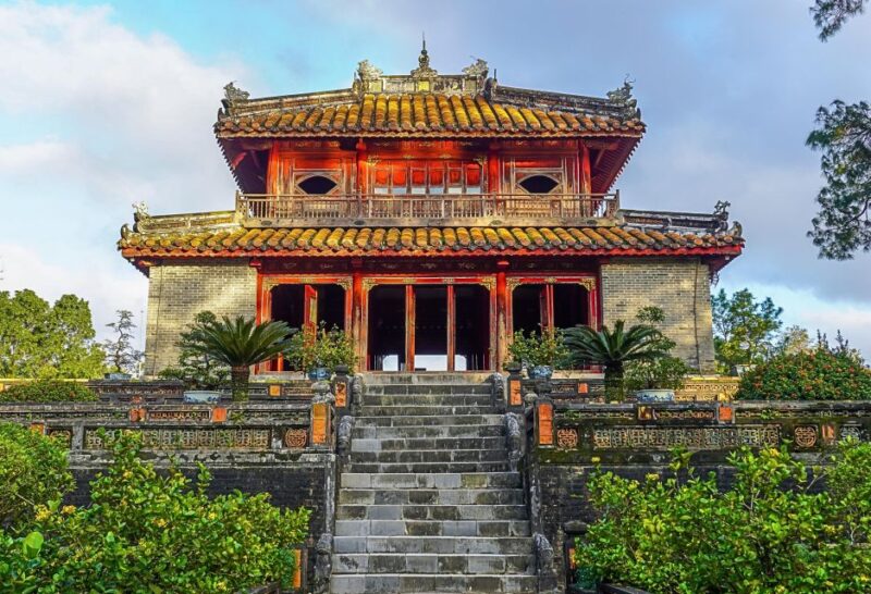 Hue: Hue Royal Tombs Tour Visit 3 Best Tombs & Pagoda - The Experience: What to Expect