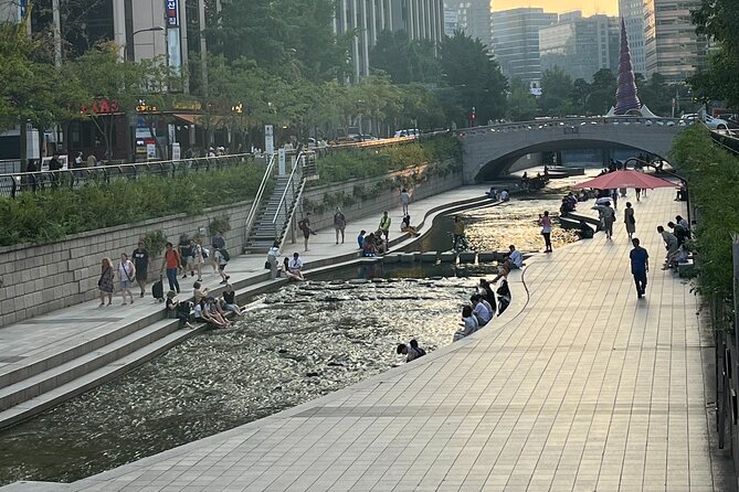 [KoreaByLocal] Authentic Seoul Night Walk and Chicken & Beer - The Guide: Knowledge & Friendliness