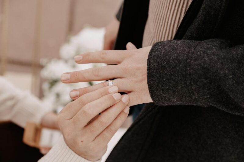 Lgbtqia+ Proposal: French Vintage car tour - Photographer 1h - The Proposal Experience: Thoughtful and Personalized
