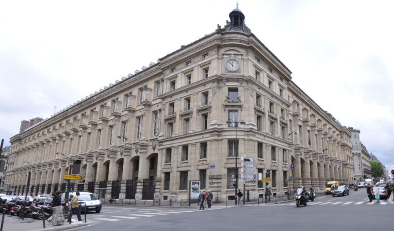 Lifestyle Tour Around the Louvre - Fashion and Boutique Shopping