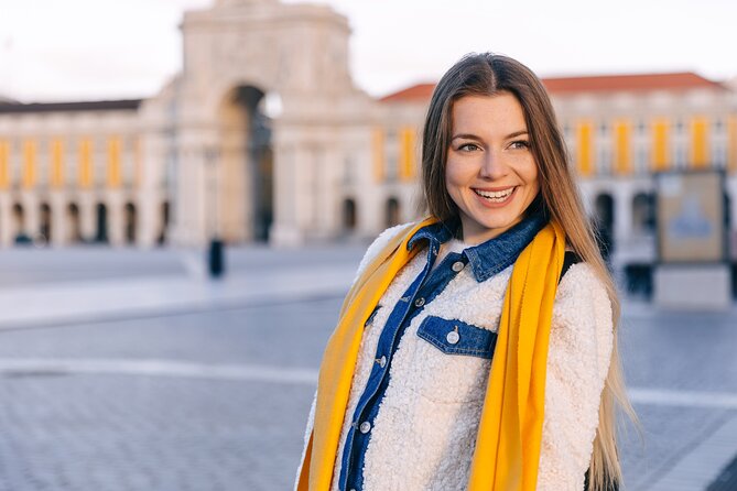 Lisbon : Private Professional Photoshoot at Praça do Comercio - Delivery and Extra Options