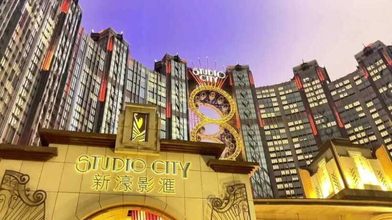 Macau: Golden Reel Figure-8 Ferris Wheel Ticket - What the Ride Feels Like and the Views You’ll See